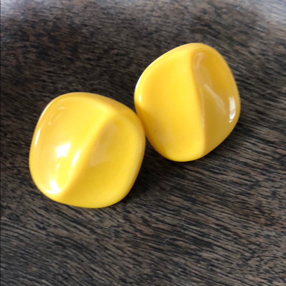 Vintage 80s 90s Yellow Plastic Post Earrings - Gem